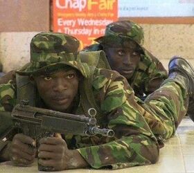 Kenyan Army Elite Carrying FN SCAR-H | thefirearmblog.com