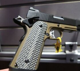 [SHOT 2016] Roberts Defense's Desert Ops Custom 1911 | thefirearmblog.com