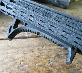 Review: Strike Industries SI LINK Curved ForeGrip | thefirearmblog.com