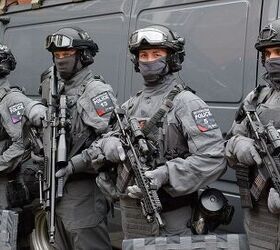 Scotland Yard's C-Men Armed With SIG MCX And a Whole Lot Of Wolf Grey ...