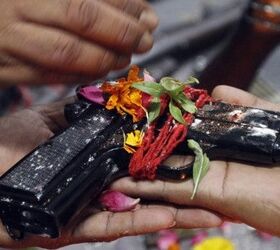 Weapon Worship in India | thefirearmblog.com