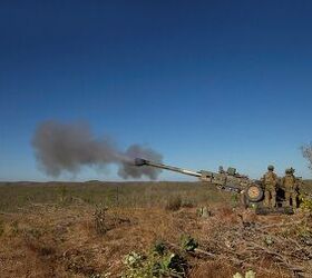 POTD: Royal Australian Artillery Fires a M777 Lightweight Howitzer ...