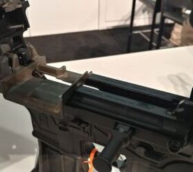 [SHOT 2018] Hands On with FightLite's MCR Lightweight Belt-Fed, Raider ...