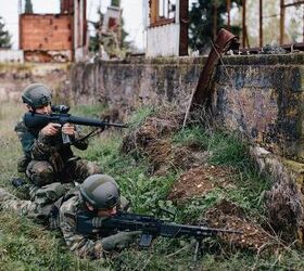 POTD: U.S. Army Paratroopers in Greece | thefirearmblog.com