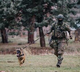 POTD: Greek Soldiers with U.S. Army Paratroopers | thefirearmblog.com