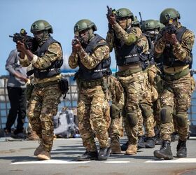 POTD: Ghana Armed Forces Clear A Ship | thefirearmblog.com