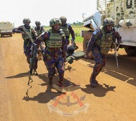 POTD: Kenya Defence Forces With FN SCAR | thefirearmblog.com